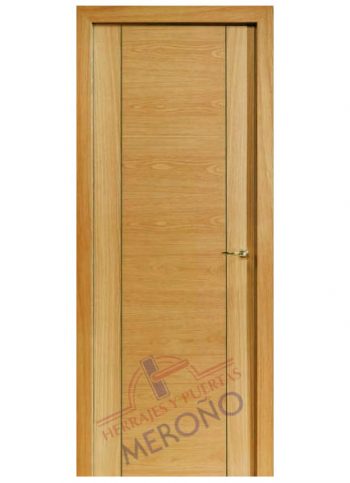 Puerta de Roble Barnizada de Interior Mod. Hache con Greca